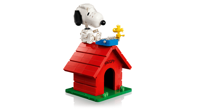 Snoopy's Doghouse Peanuts LEGO | HMV Store
