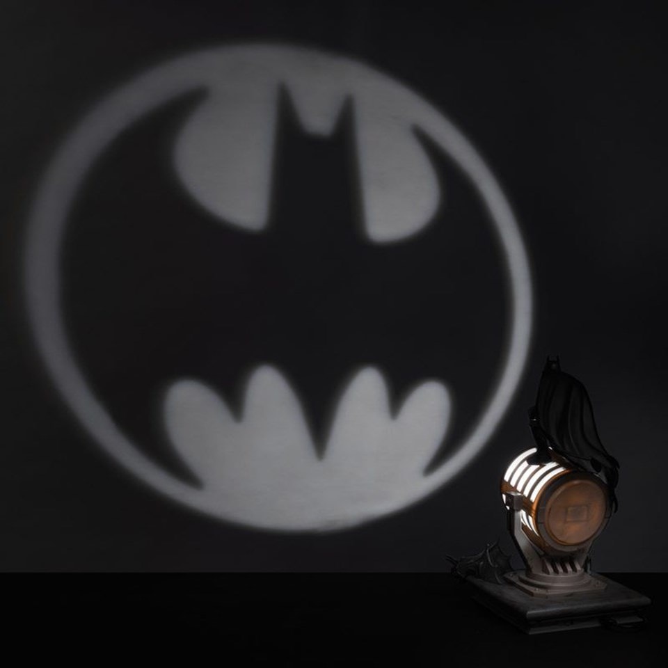 Bat Signal Light | DC Batman USB Powered Desk/Shelf Lamp | HMV Store